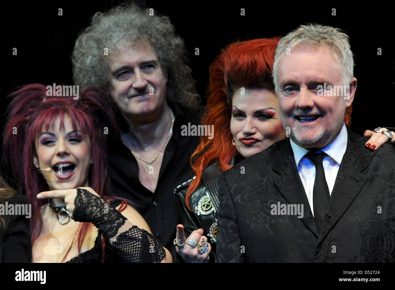 (L-R) Jessica Kessler als Scaramouche, ehemaliger Gitarrist der ...