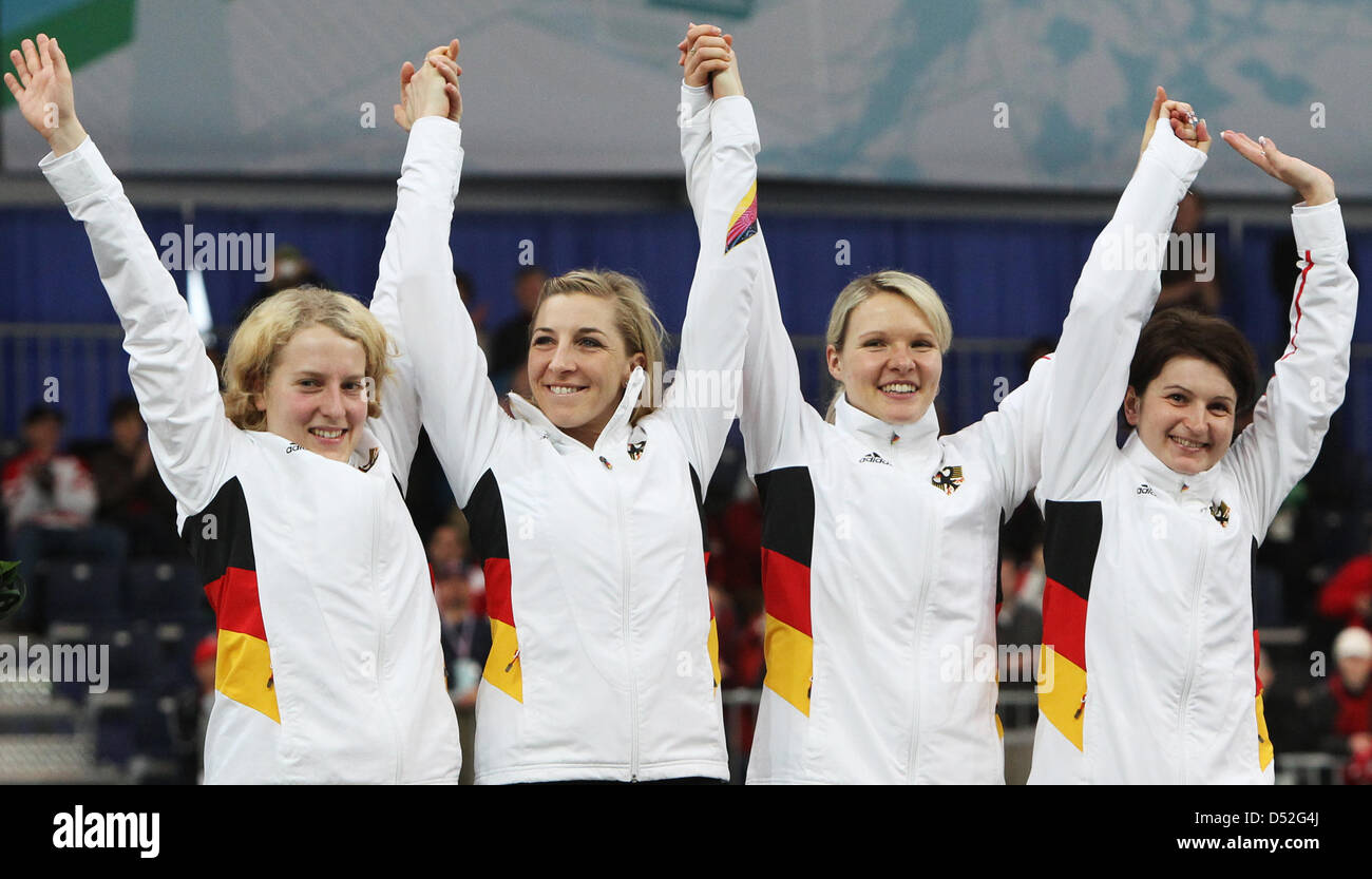 (L-R) Katrin Mattscherodt, Anni Friesinger-Postma, Stephanie Beckert ...