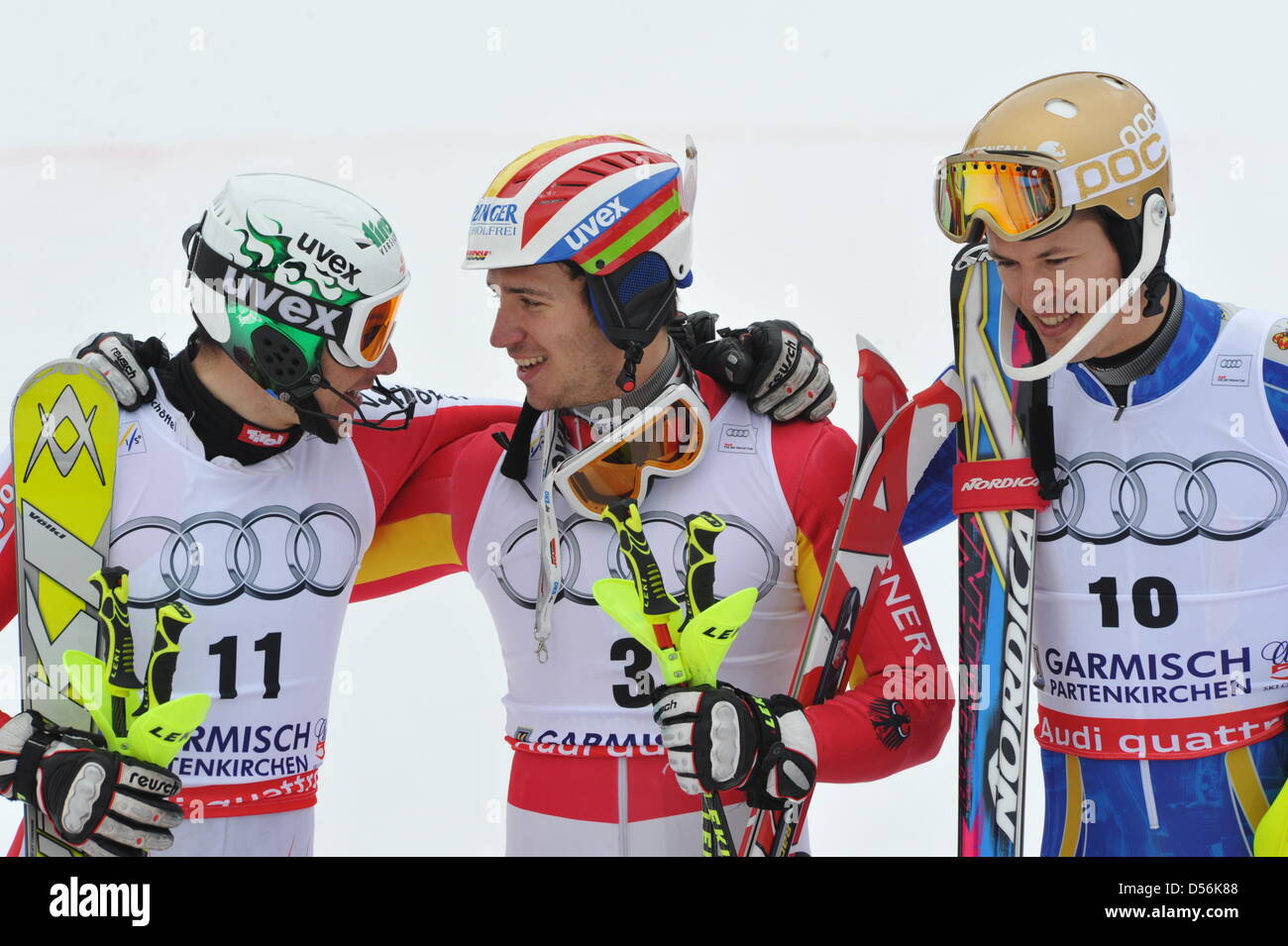 Deutschlands Felix Neureuther (C) jubelt über seinen Sieg mit ...