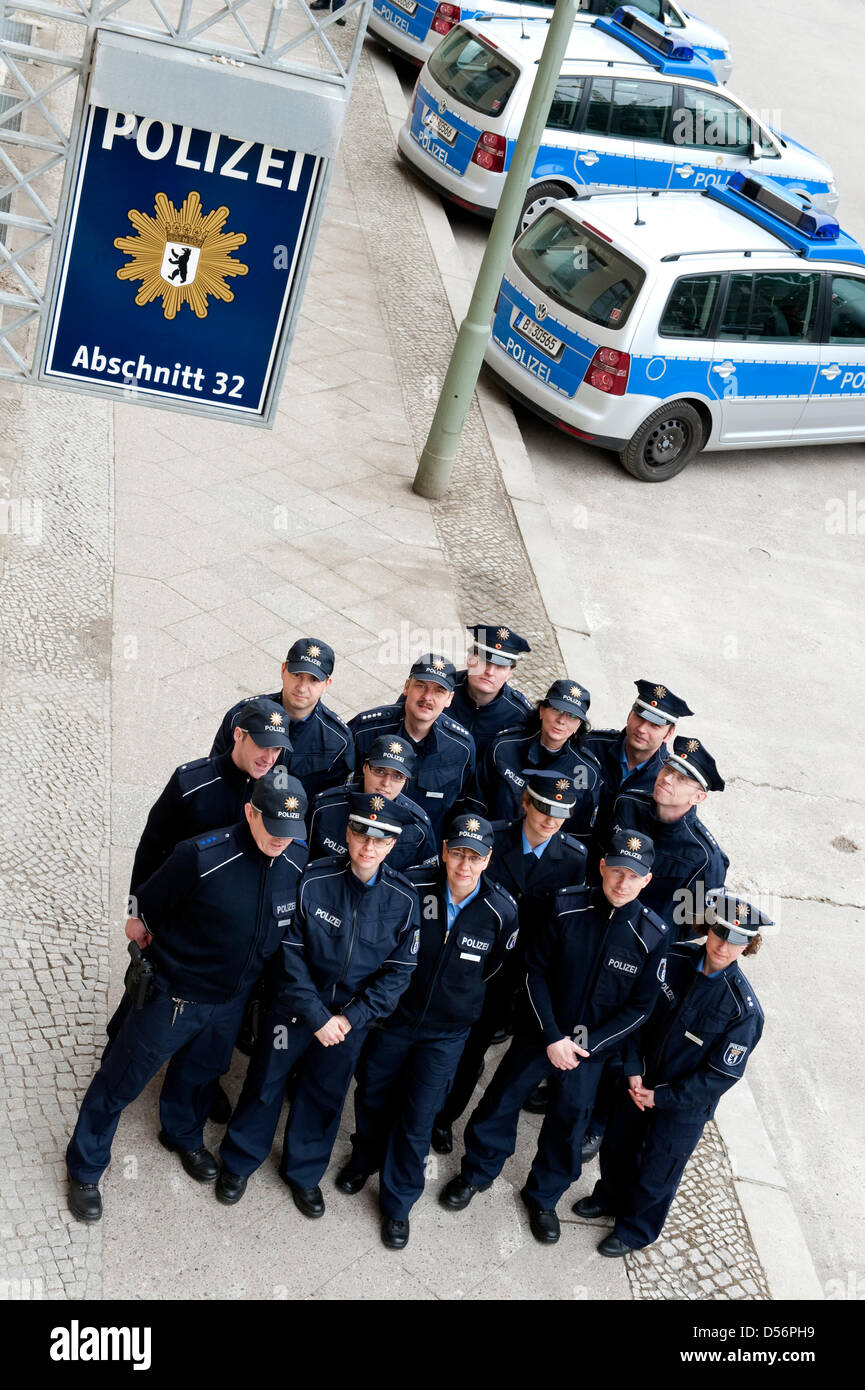 Neue Uniformen Für Die Berliner Polizei Stockfotos und -bilder Kaufen ...