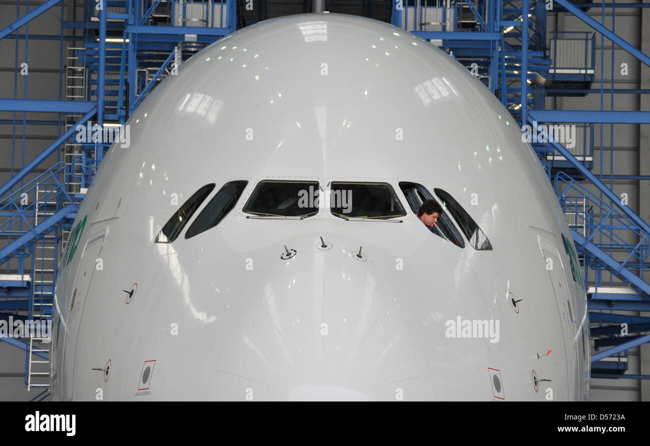 Cockpit of airbus a380 -Fotos und -Bildmaterial in hoher Auflösung ...