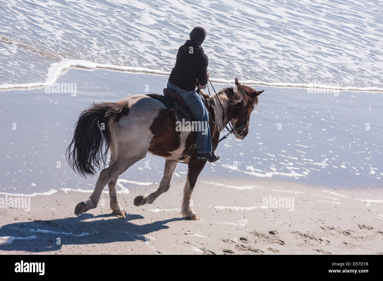 Menschen Reiten Am Strand Reiten Stockfotos und -bilder Kaufen - Seite ...