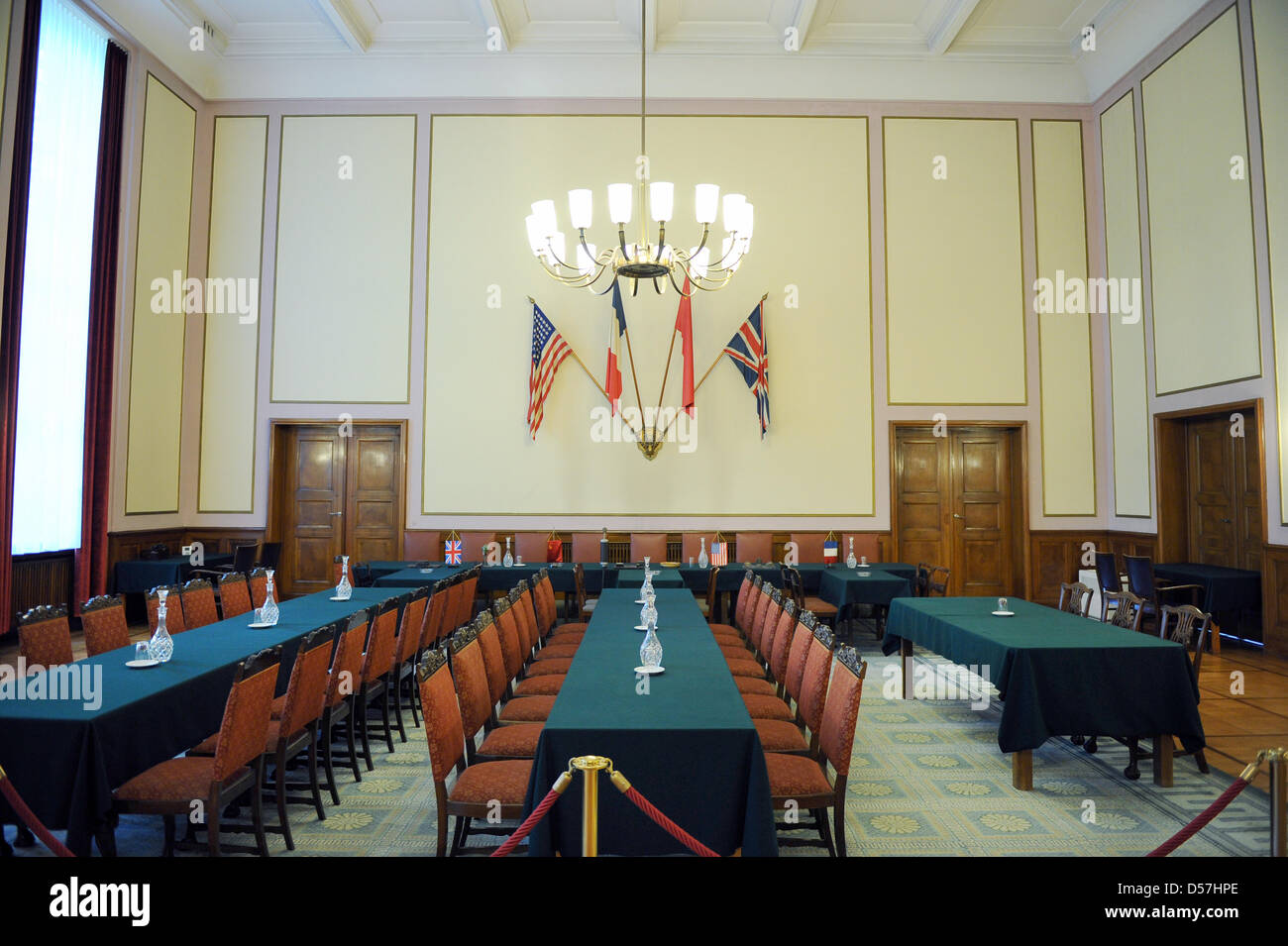 Kapitulation karlshorst 1945 -Fotos und -Bildmaterial in hoher ...