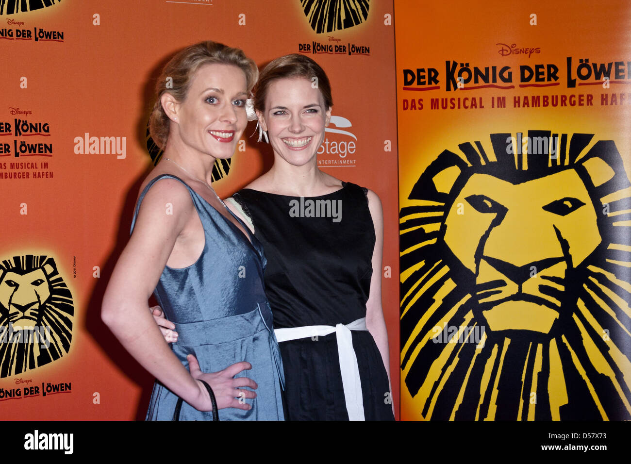 Natalie Ohara und Bff Jana Voosen an die bei der 10. Jubiläums-Gala von ...