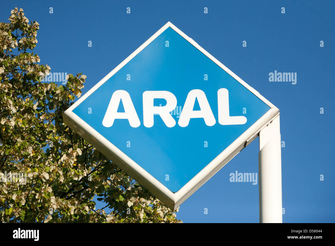 Aral logo -Fotos und -Bildmaterial in hoher Auflösung – Alamy