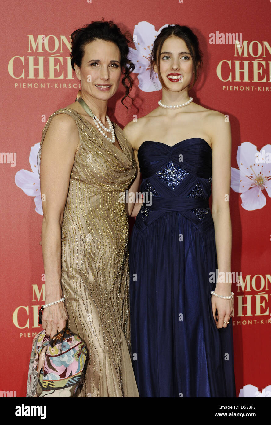 Ihre tochter sarah -Fotos und -Bildmaterial in hoher Auflösung – Alamy