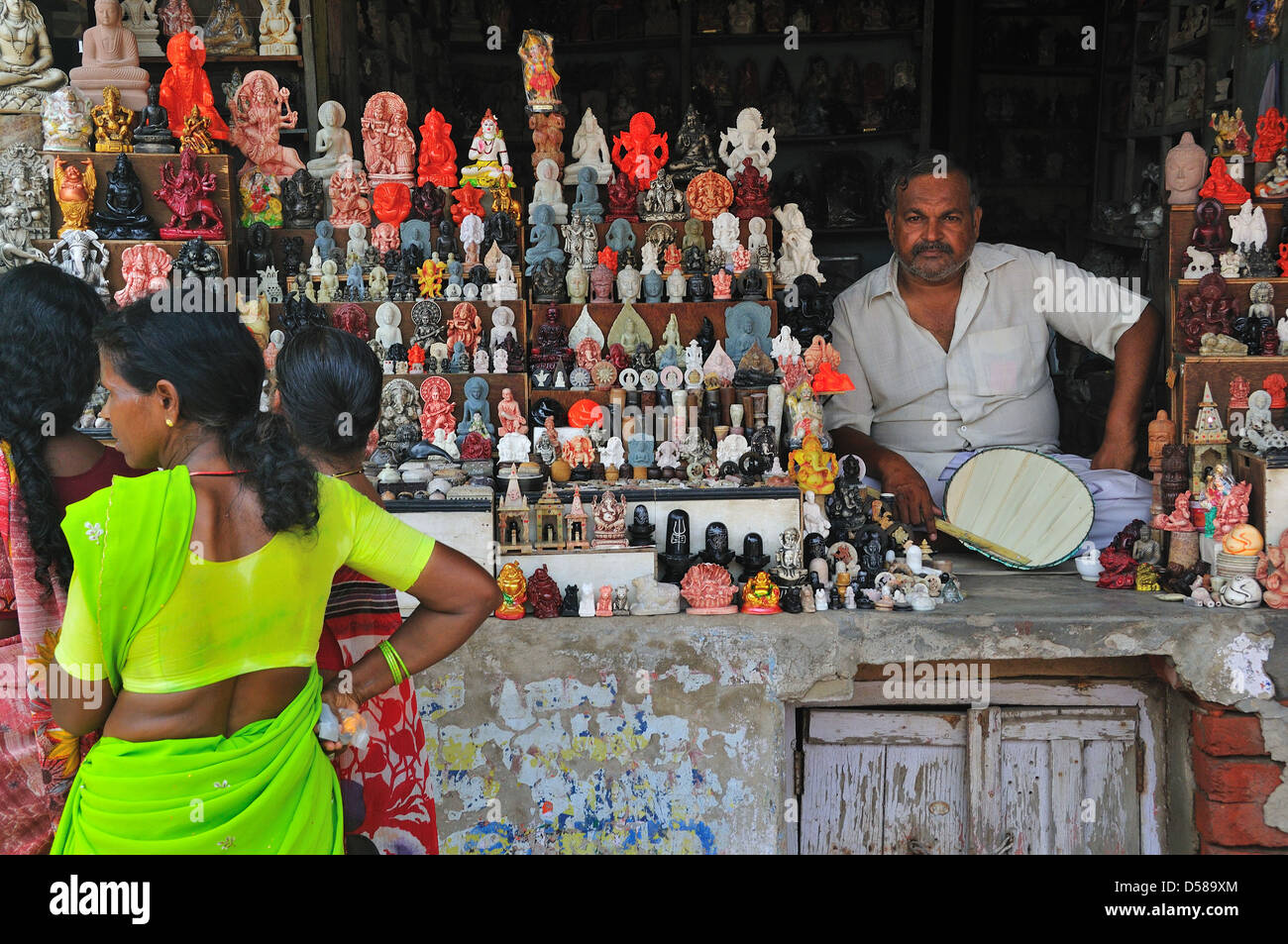 Varanasi shop -Fotos und -Bildmaterial in hoher Auflösung – Alamy