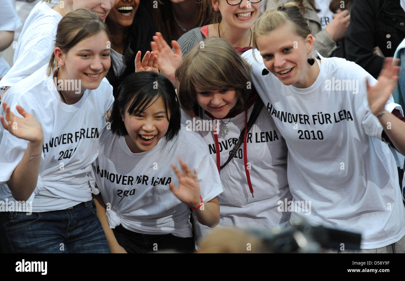 Lena-Fans feiern zu Jahresbeginn ein public Viewing des Eurovision Song ...
