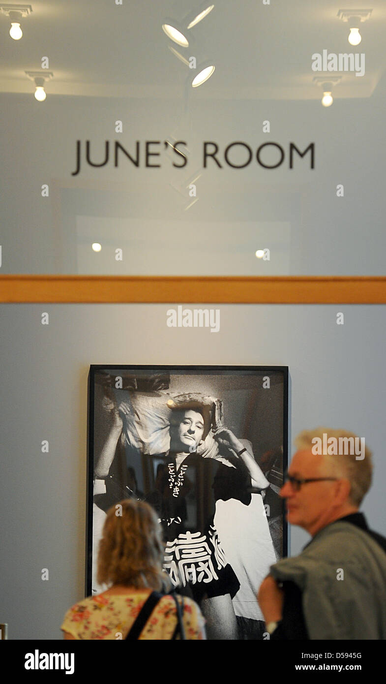 Ein Bild von Helmut Newton ist Teil der Ausstellung von June Newton, Fotograf und Witwe von ...