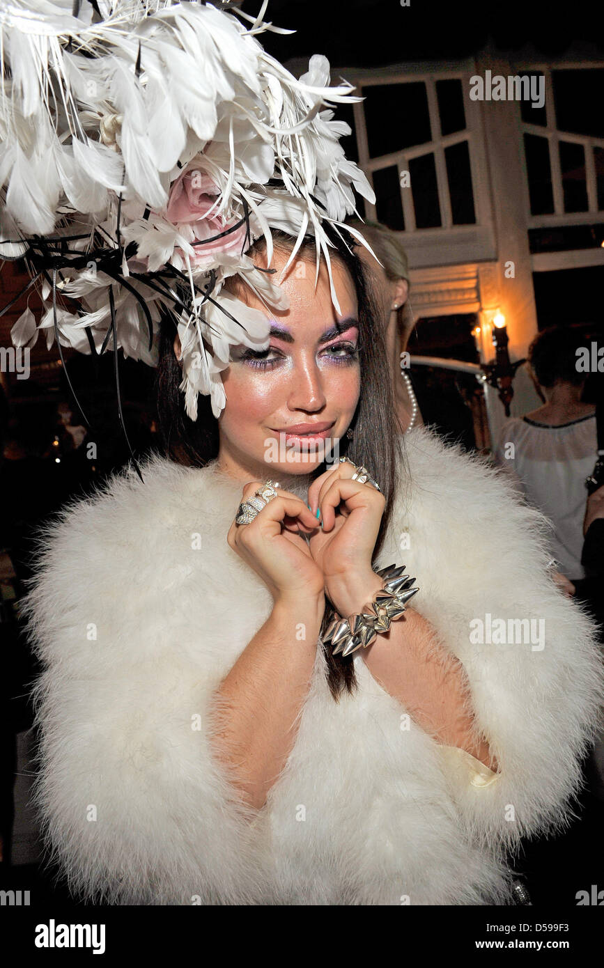 Aura dione -Fotos und -Bildmaterial in hoher Auflösung - Seite 3 - Alamy
