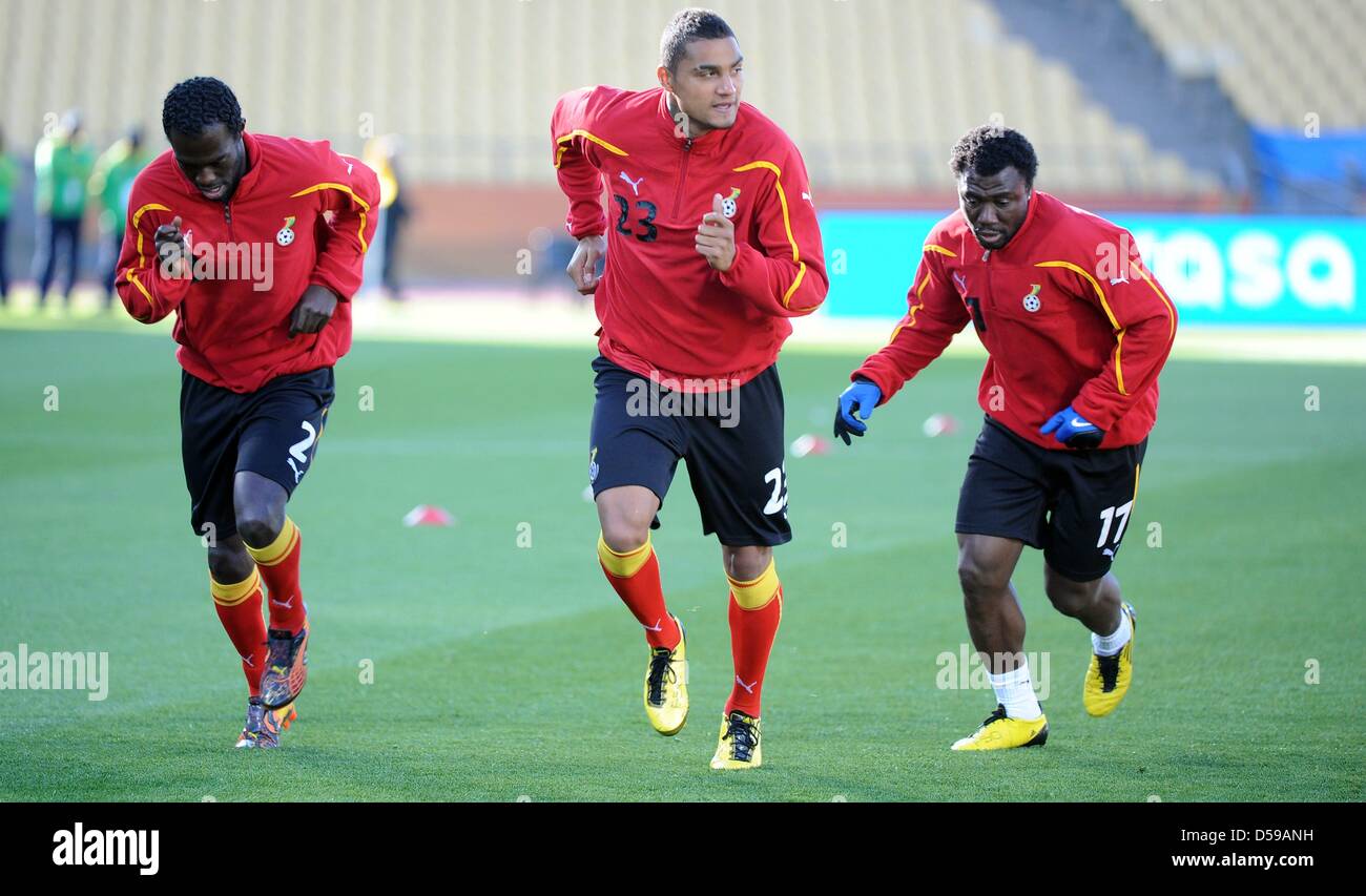Kevin Prince Boateng (C) von Ghana und seine Teamkollegen Hans Sarpei ...