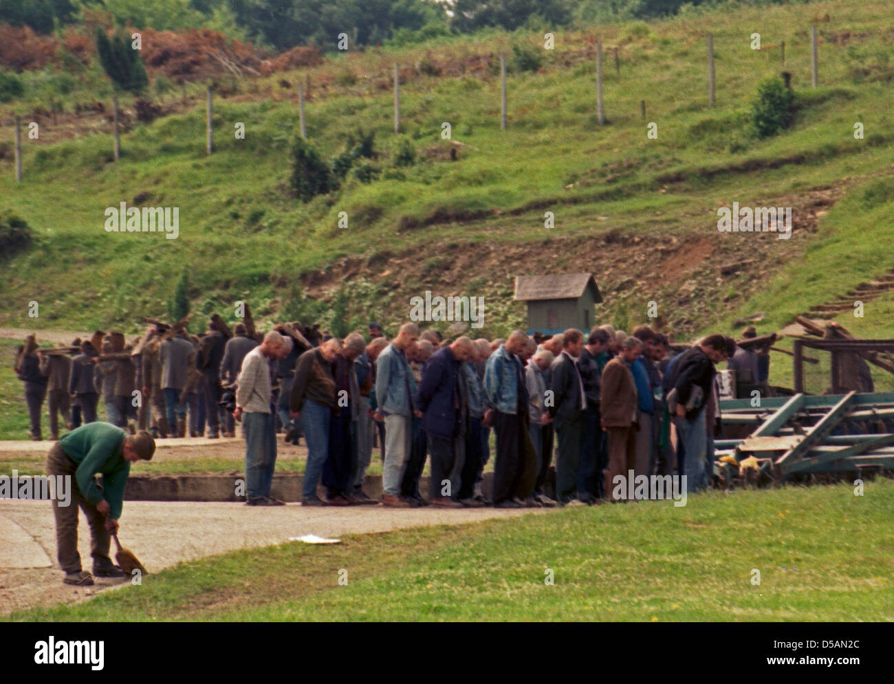 Gefangene im Lager Manjaca, Bosnien und Herzegowina Stockfotografie - Alamy