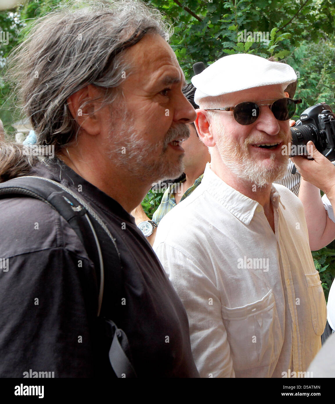 Ralf Reinders (L), ehemaliges Mitglied des ehemaligen deutschen ...