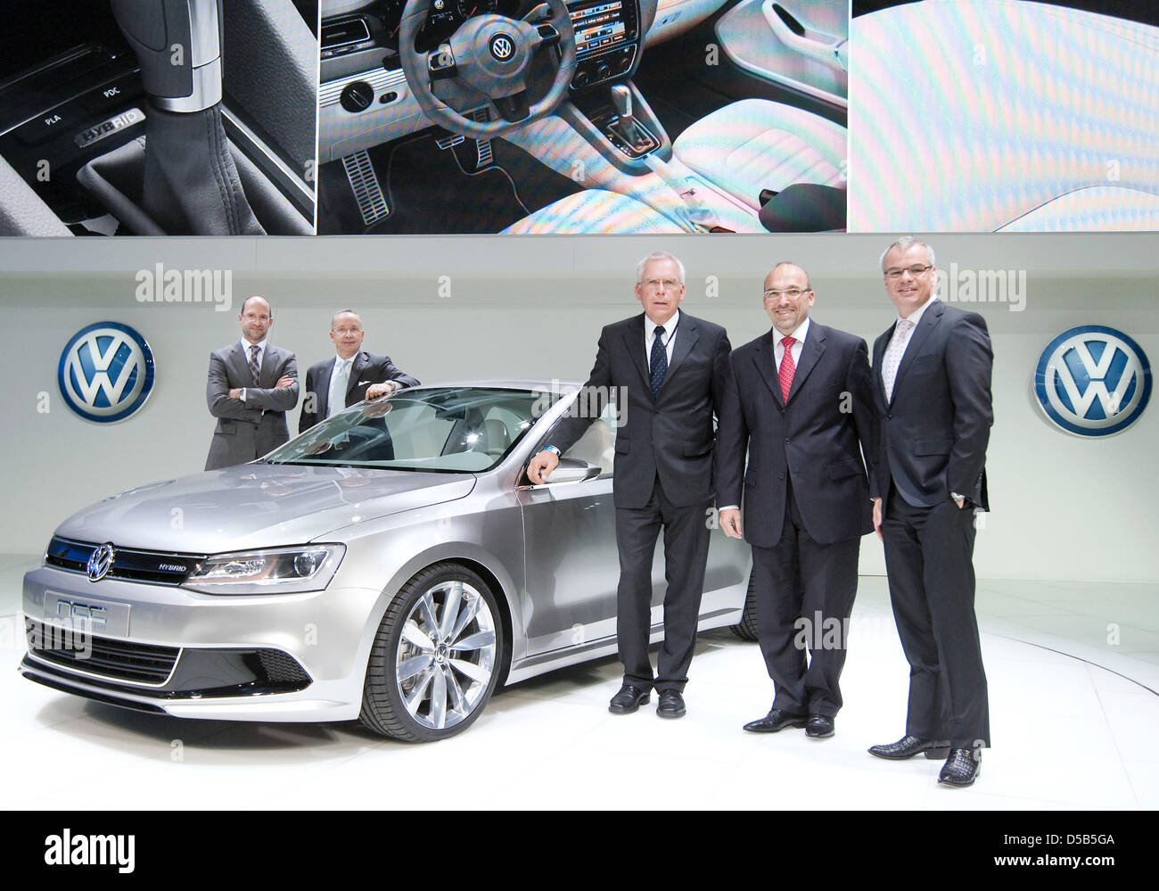 Klaus Bischoff (L-R), Leiter der Volkswagen Design, Walter da Silva ...