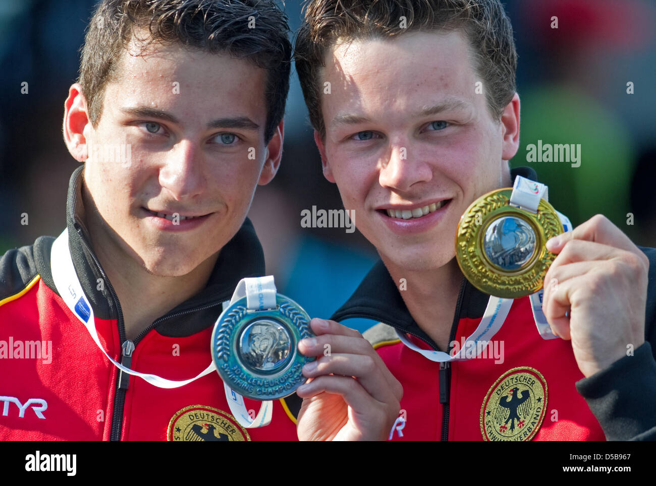 Die deutschen hohen Taucher Stephan Feck (L) und Patrick Hausding ...