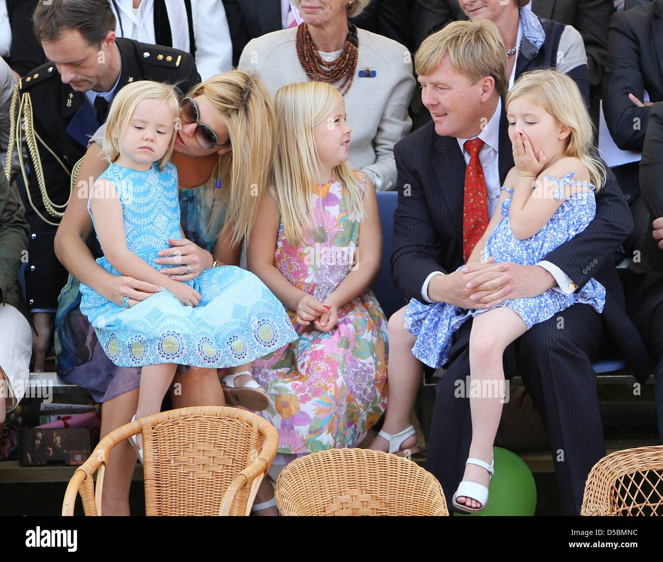 Prince Willem-Alexander (R), Kronprinzessin Maxima (L) und ihre Kinder ...