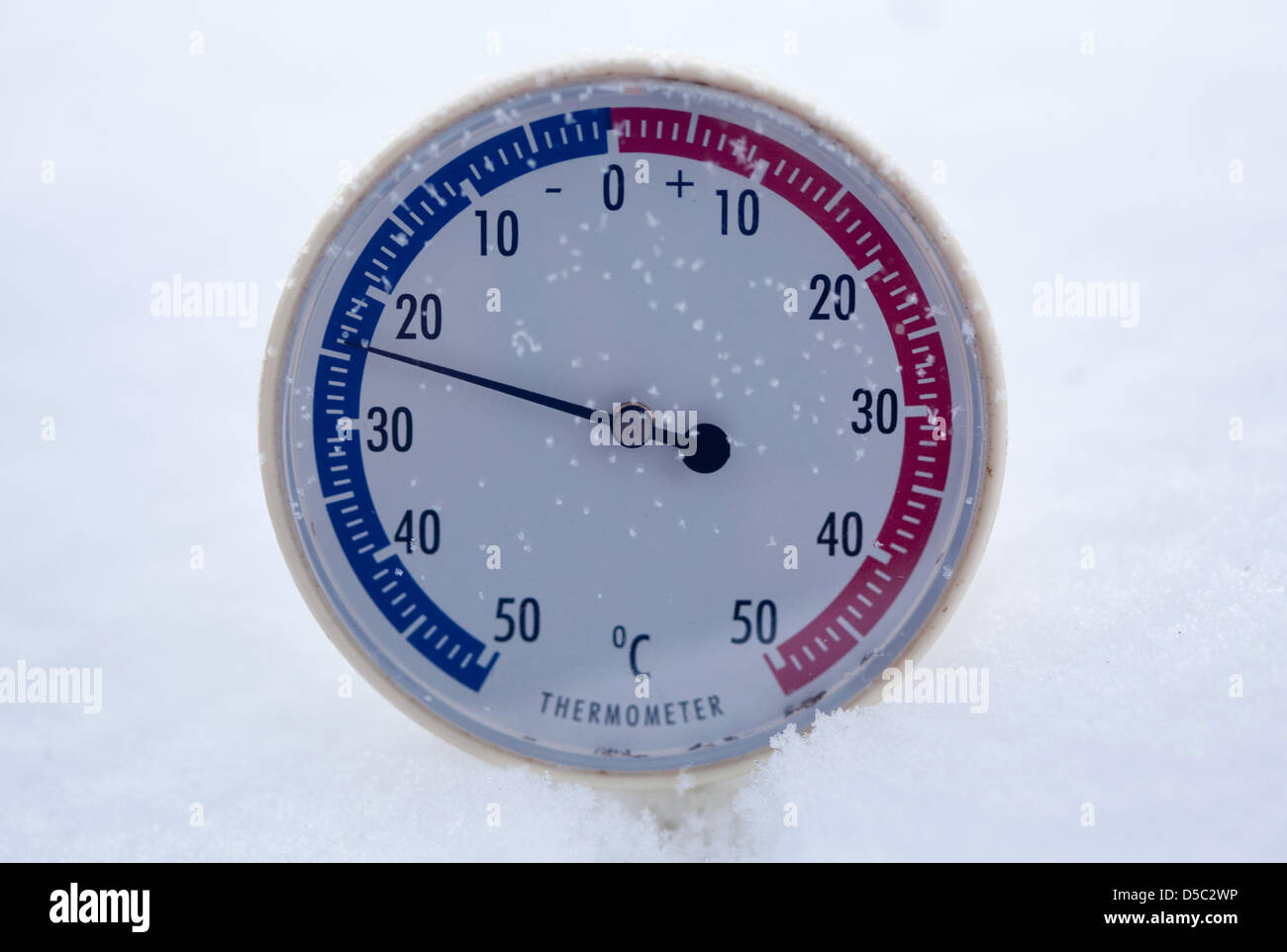 Thermometer minus degrees -Fotos und -Bildmaterial in hoher Auflösung ...