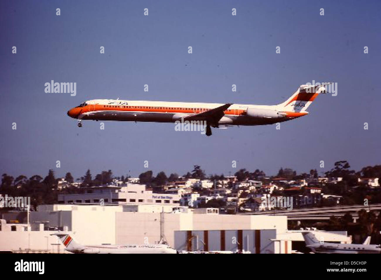 Old dc 9 aircraft -Fotos und -Bildmaterial in hoher Auflösung – Alamy
