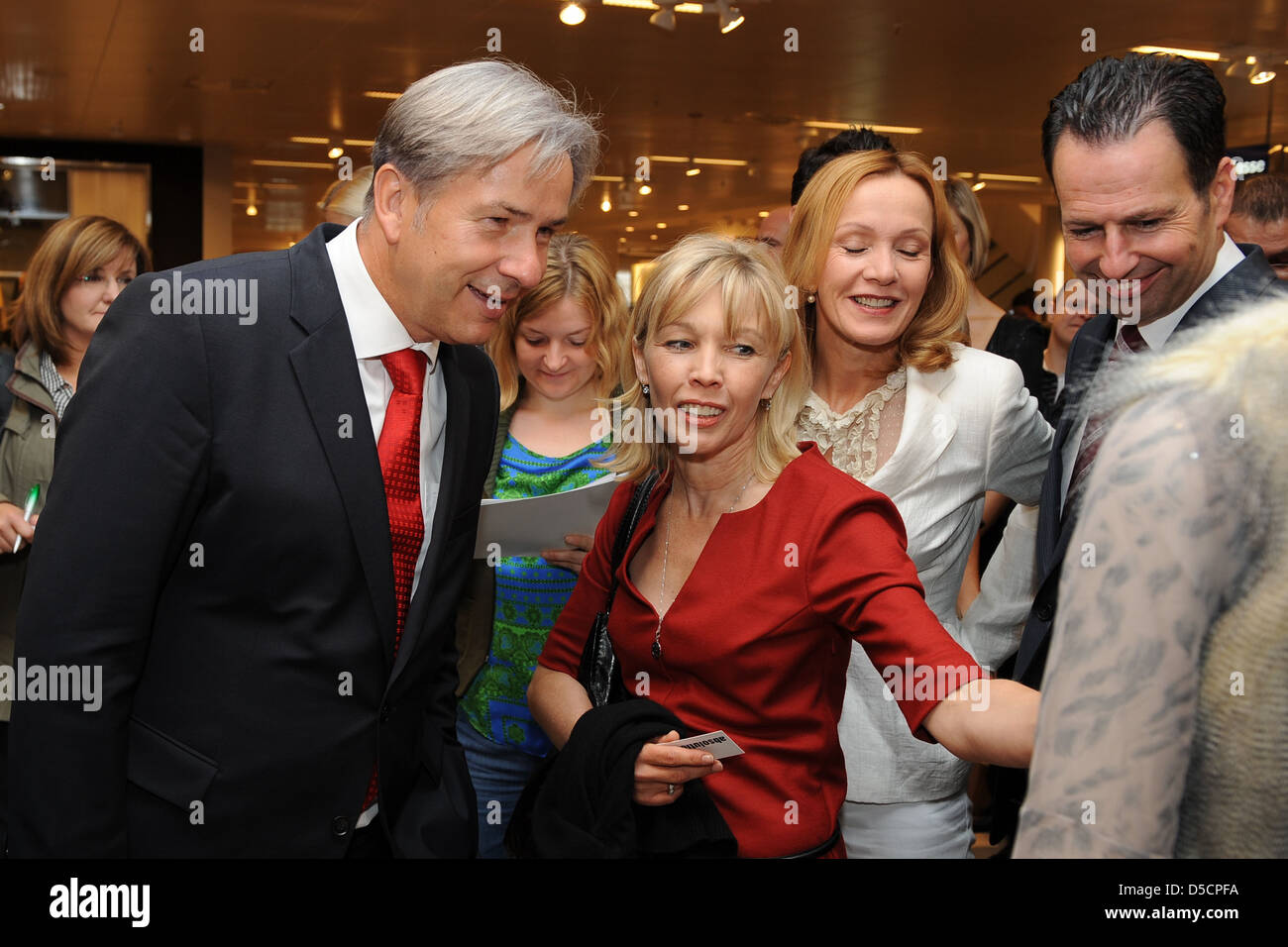 Klaus Wowereit, Katja Flint, Doris Schröder-Koepf bei Eröffnung der ...