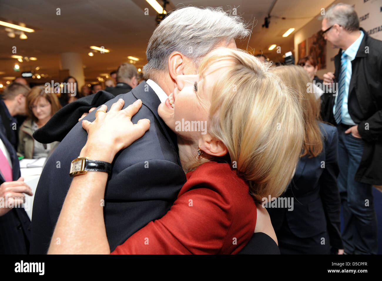 Klaus Wowereit und Doris Schröder-Koepf bei Eröffnung des Kaufhauses ...
