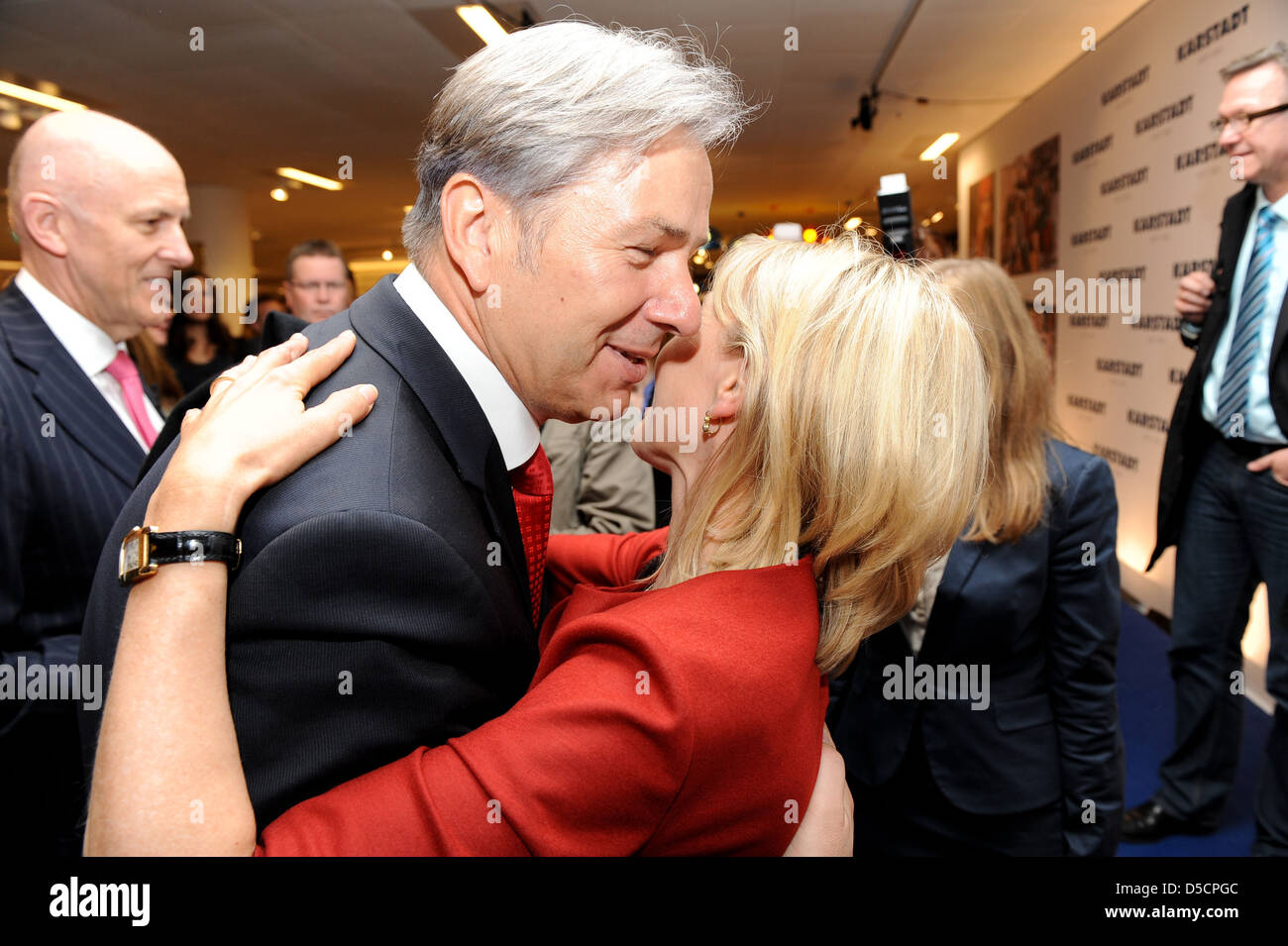 Klaus Wowereit und Doris Schröder-Koepf bei Eröffnung des Kaufhauses ...