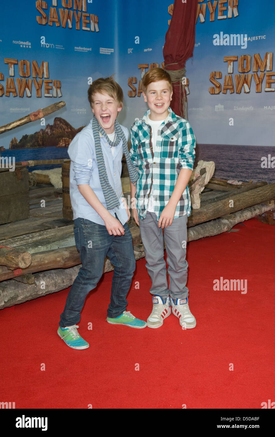 Louis Hofmann und Leon Seidel bei der Premiere von "Tom Sawyer" im ...