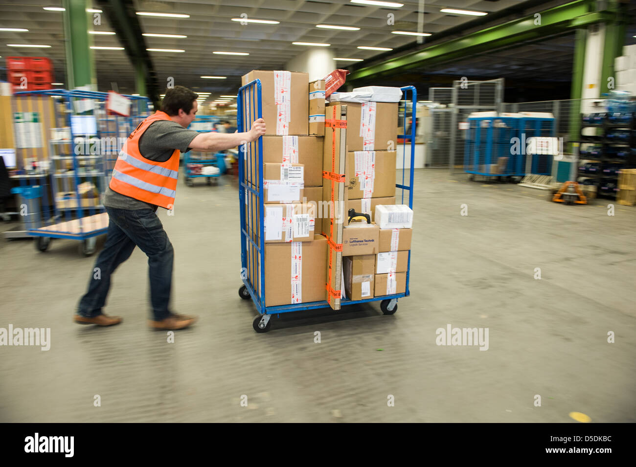 Express und logistik in berlin -Fotos und -Bildmaterial in hoher ...