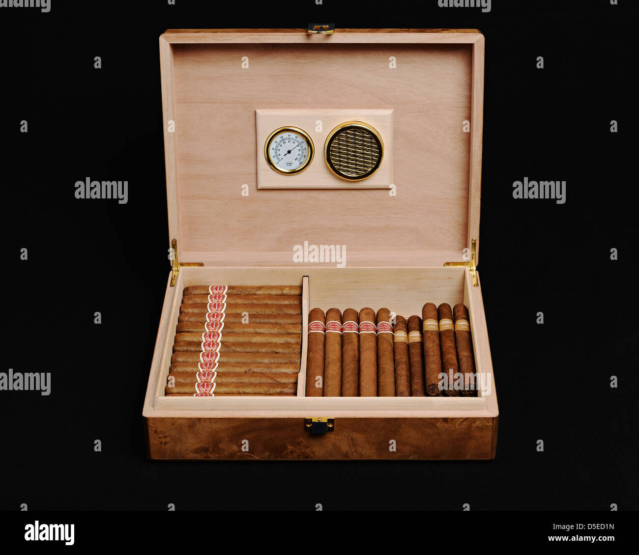 Luxury cigars -Fotos und -Bildmaterial in hoher Auflösung – Alamy
