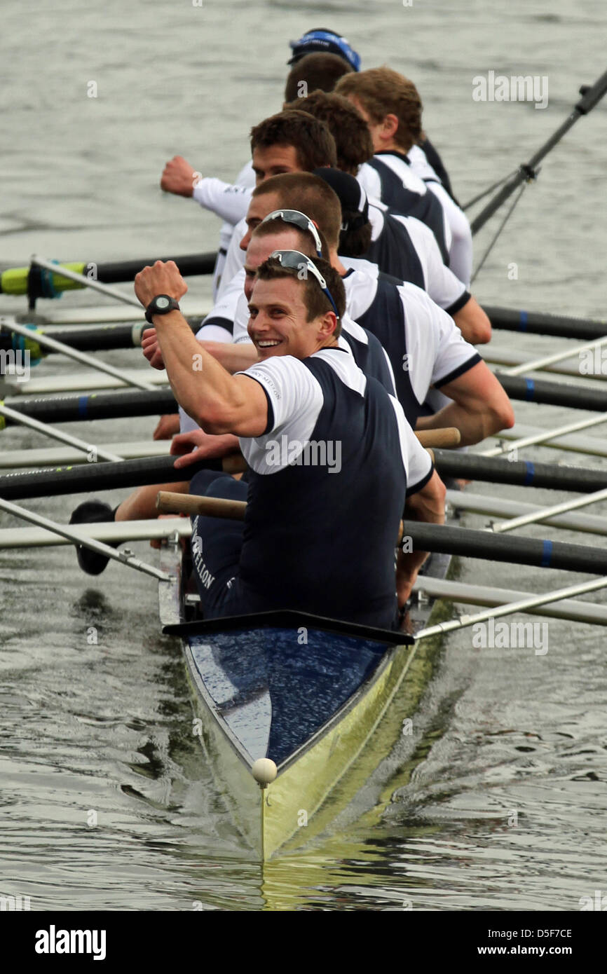 Die oxford crew feiert -Fotos und -Bildmaterial in hoher Auflösung – Alamy