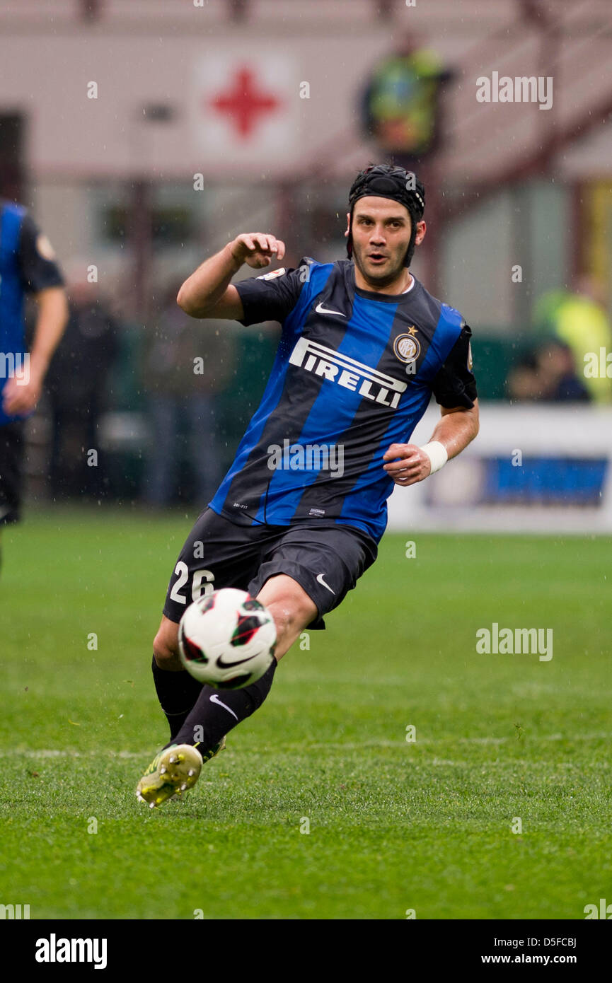 Cristian chivu of inter milan -Fotos und -Bildmaterial in hoher ...