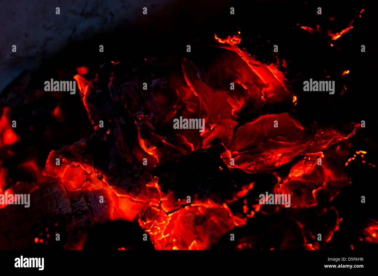 Papier brennt feuer Stockfotos und -bilder Kaufen - Alamy