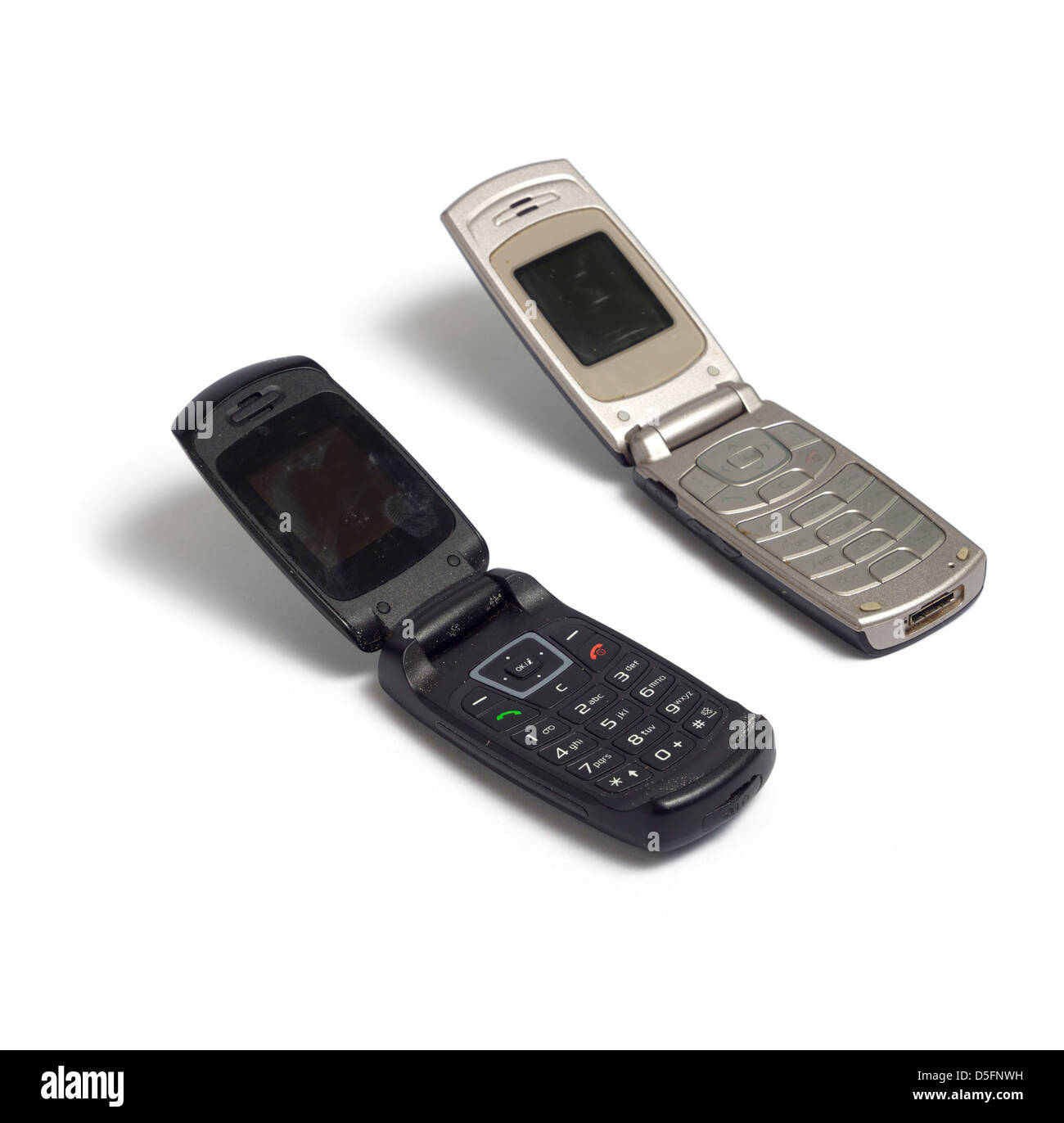 Zwei alte Handys isoliert auf weißem Hintergrund Stockfotografie - Alamy