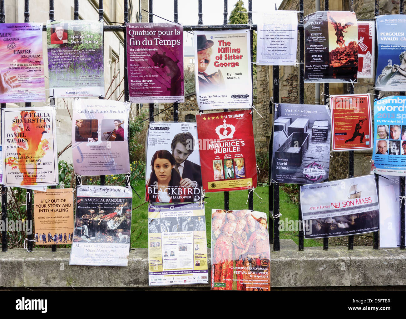 Poster anzeigen -Fotos und -Bildmaterial in hoher Auflösung – Alamy