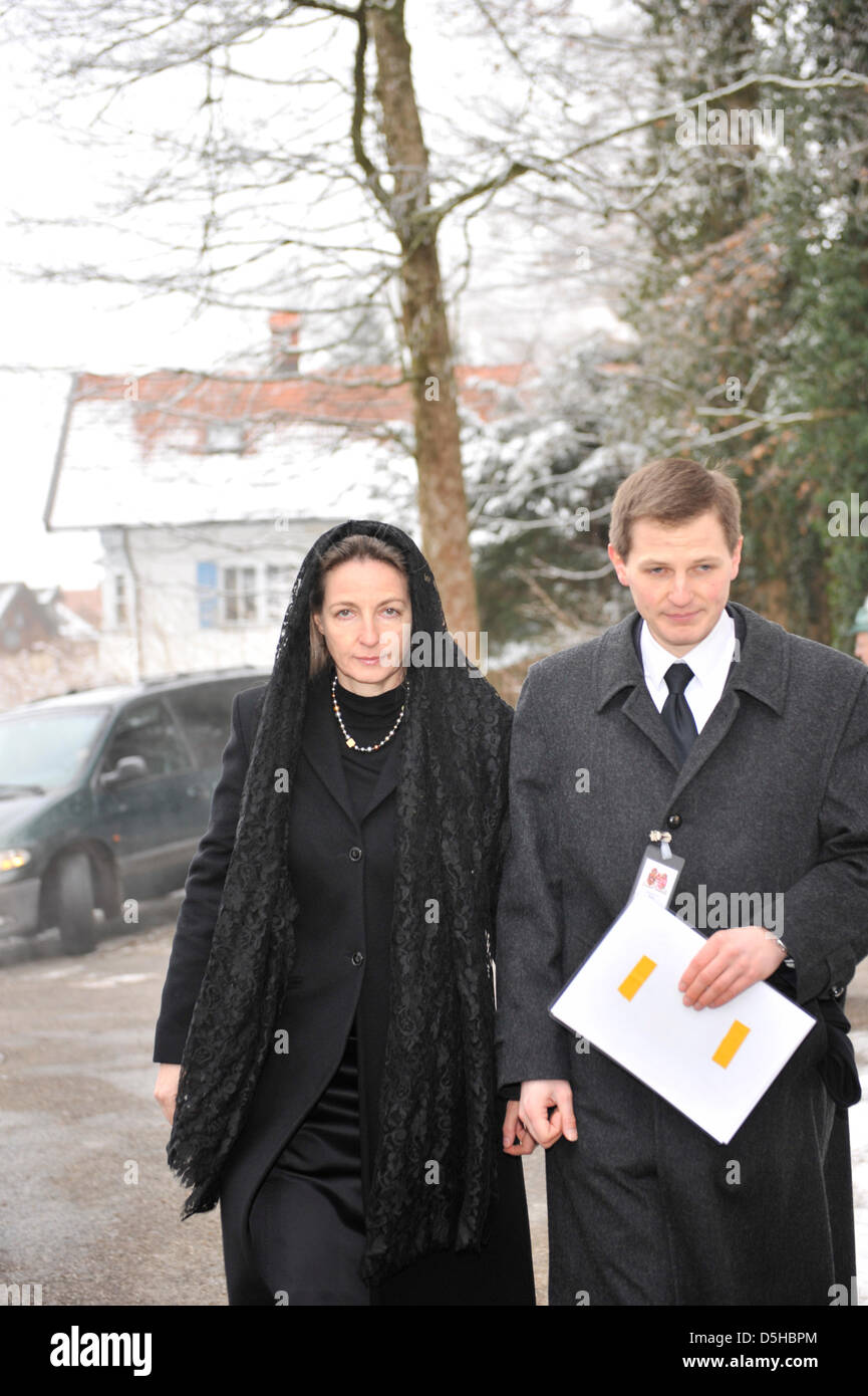 Gabriela von Habsburg und ihr Sohn Severin Meister erreichen das ...