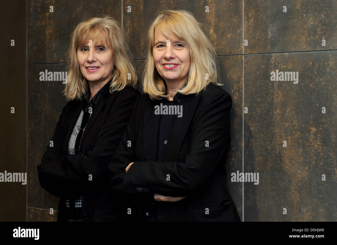 Zwillinge Jutta Winkelmann (L) und Gisela Getty in Berlin, Deutschland ...