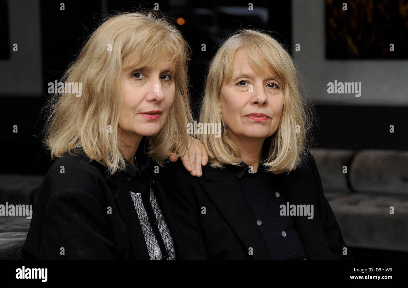 Zwillinge Jutta Winkelmann (L) und Gisela Getty in Berlin, Deutschland ...