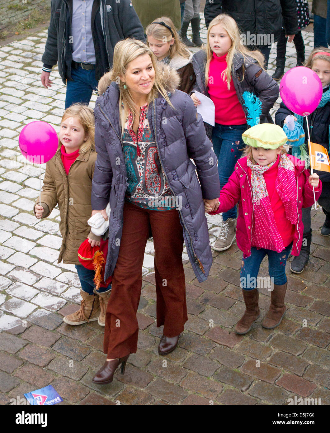 Prinzessin Maxima mit ihren Töchtern Prinzessin Amalia, Prinzessin ...
