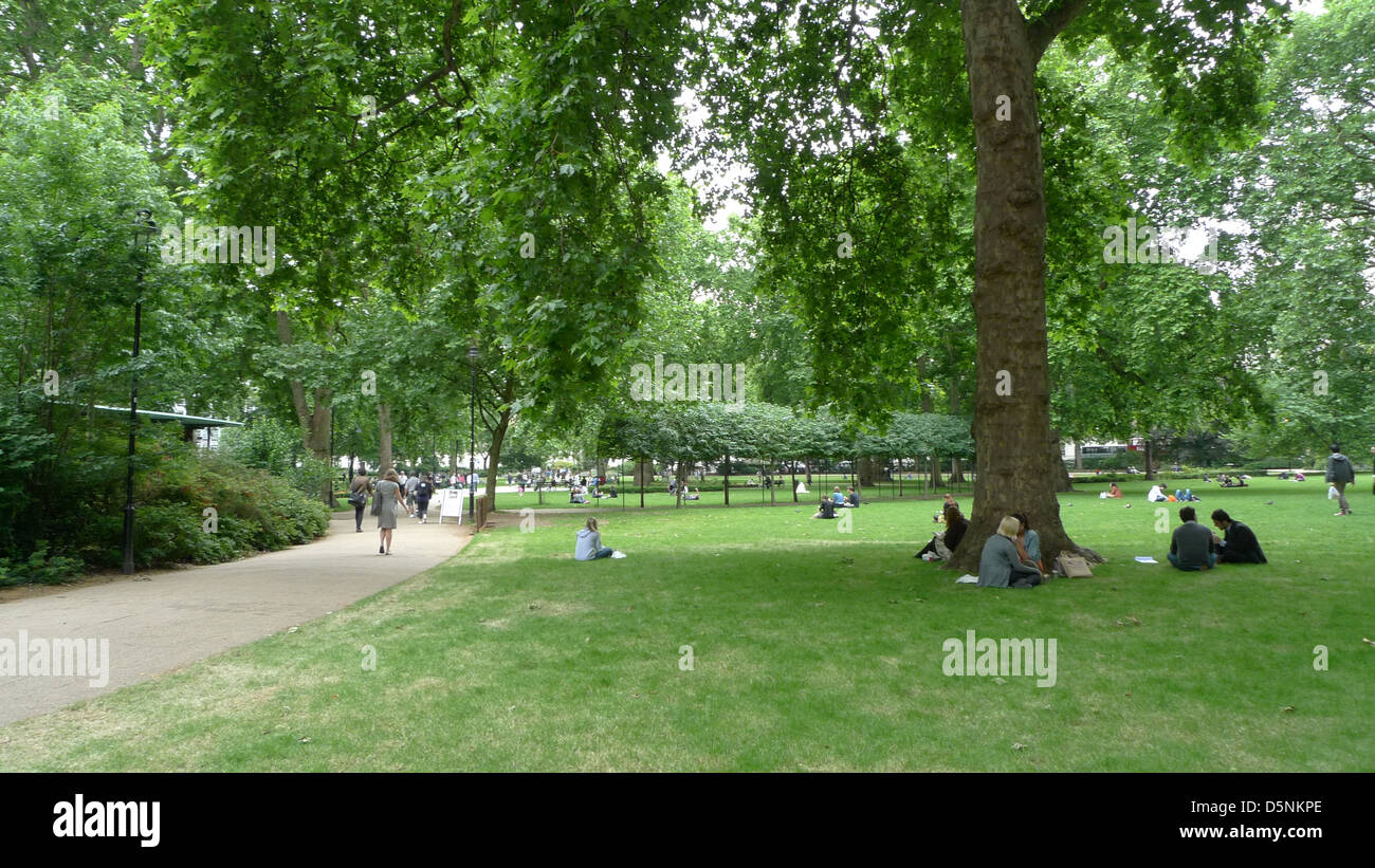 Russel square -Fotos und -Bildmaterial in hoher Auflösung – Alamy