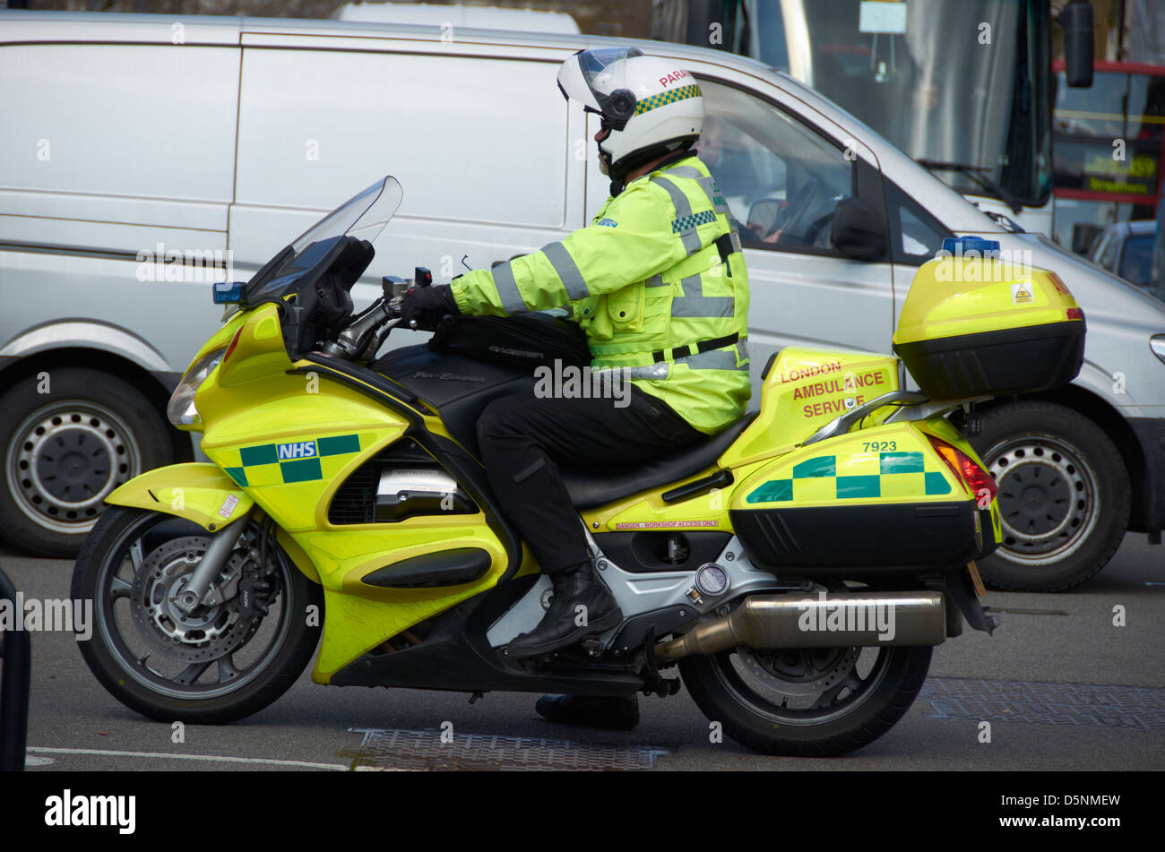 Nhs ambulance motorcycle uk -Fotos und -Bildmaterial in hoher Auflösung ...
