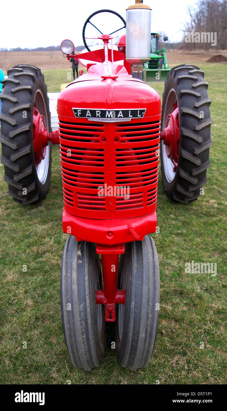 Mccormick deering farmall traktor -Fotos und -Bildmaterial in hoher ...