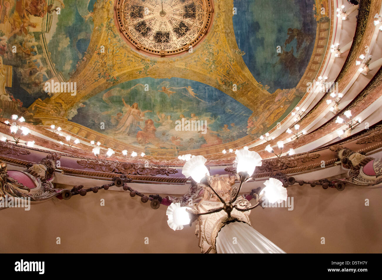 Interior manaus opera house -Fotos und -Bildmaterial in hoher Auflösung ...