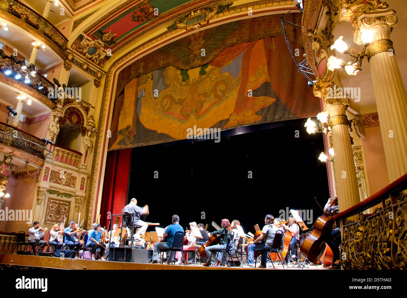 Interior manaus opera house -Fotos und -Bildmaterial in hoher Auflösung ...
