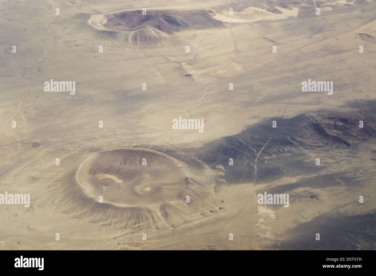 Meteor crater aerial -Fotos und -Bildmaterial in hoher Auflösung – Alamy