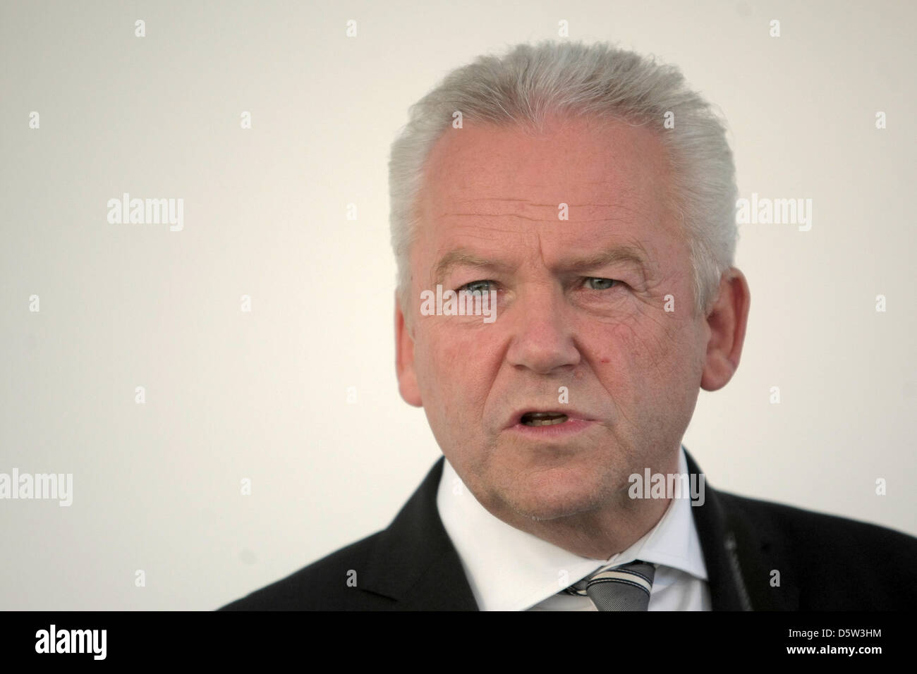 Deutsche Bahn (DB) CEO Ruediger Grube spricht am Hauptbahnhof in Bingen ...