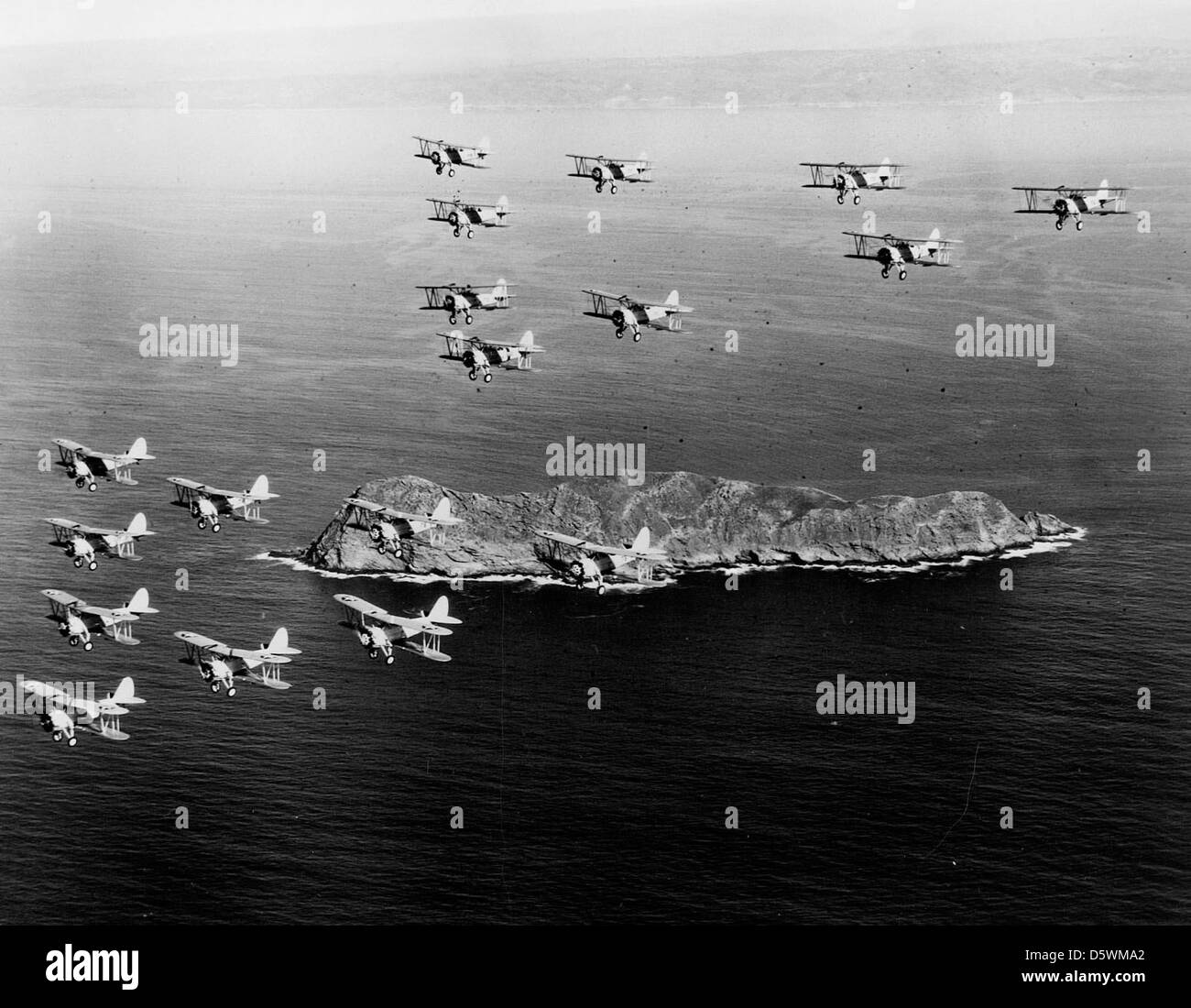 Martin BM-1 s und BM-2 s der Torpedo Squadron VT-1 s aus die Küste von ...