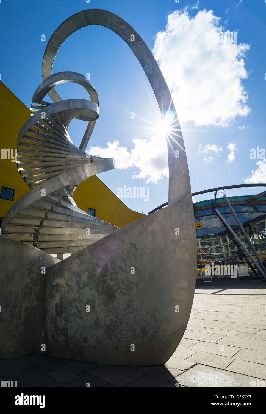 Die DNA-Spirale durch Charles Jencks, Vertretung der DNA-Doppelhelix ...