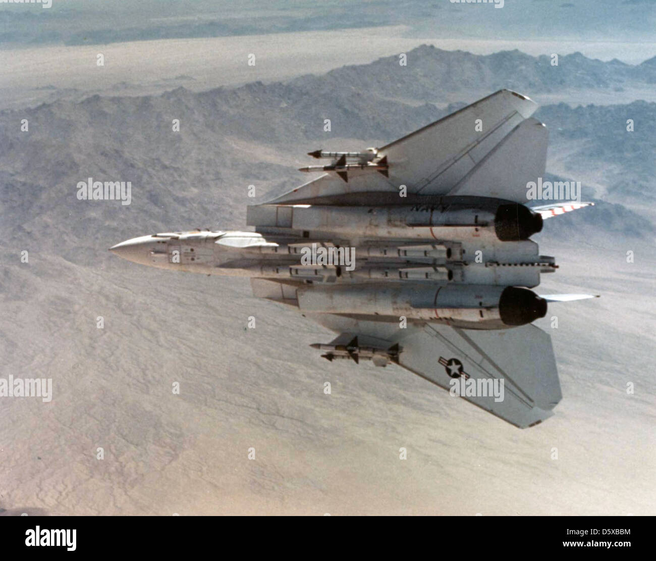 Unterseite der Grumman F-14 "Tomcat" mit vier AIM-54 Phoenix Raketen zusammen mit AIM-7 Sparrow ...