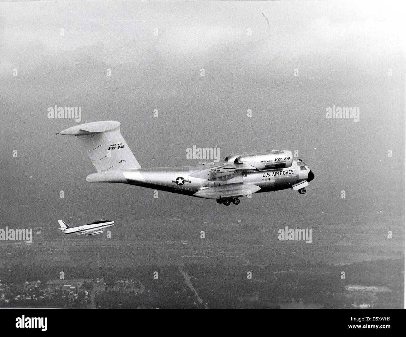 Die Boeing YC-14 war ein Prototyp, der für die US Air Force entwickelt wurde, um die Fähigkeiten ...