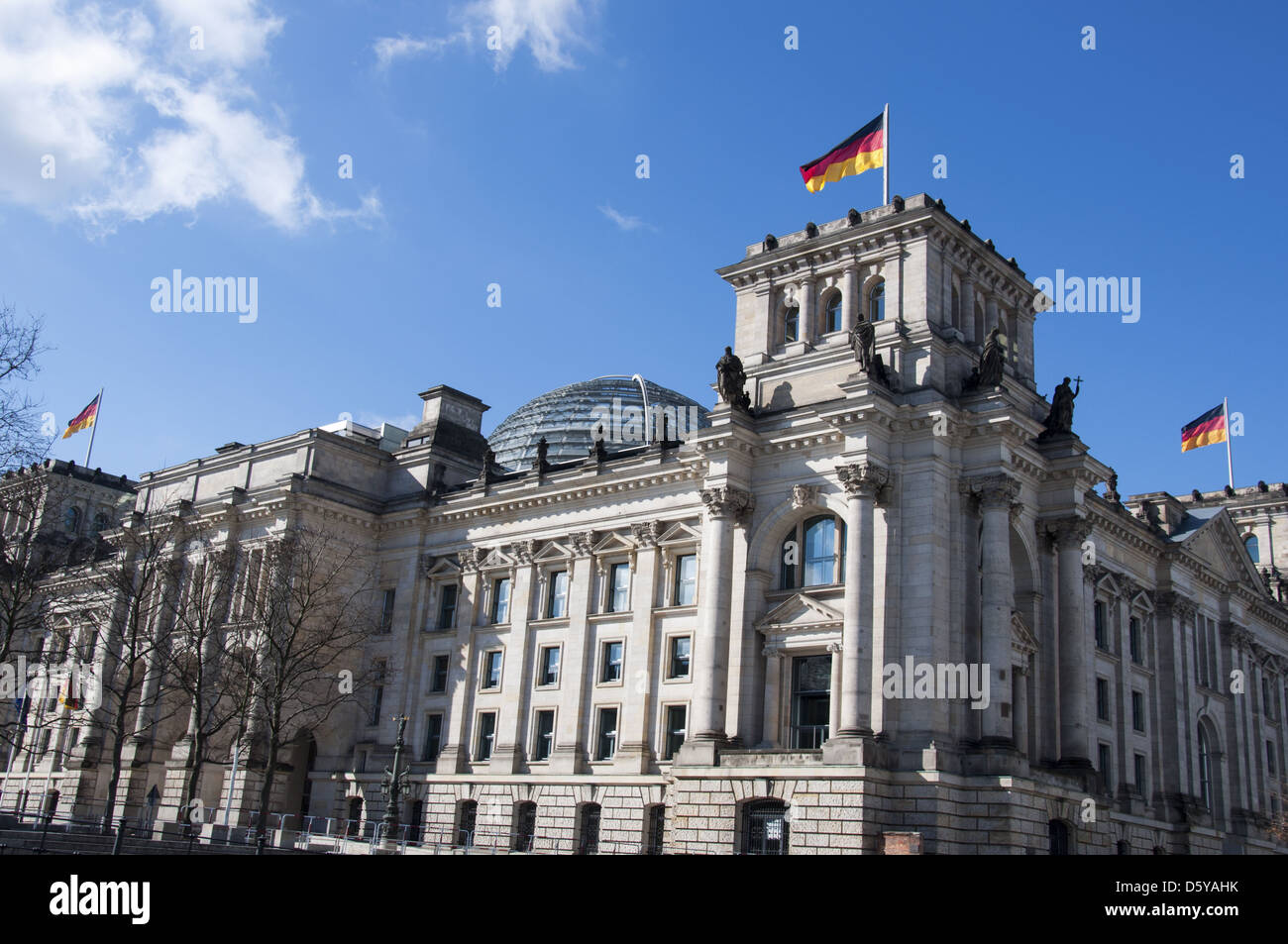 Reichstag flagge -Fotos und -Bildmaterial in hoher Auflösung – Alamy