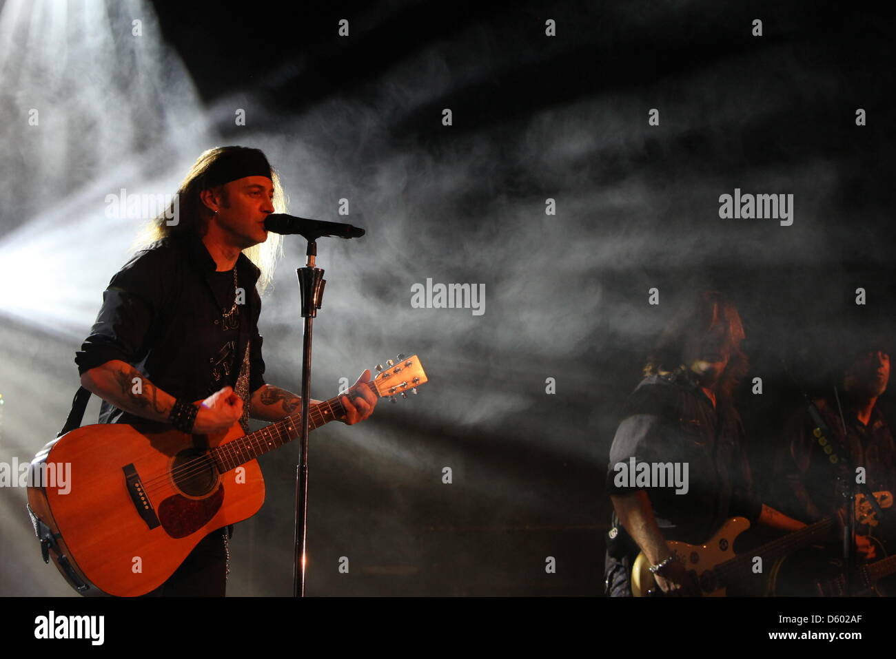 Nic Maeder, lead-Sänger der Schweizer Band Gotthard auf der Bühne am ...